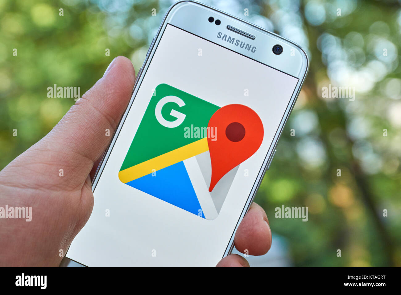 MONTREAL, CANADA - MAY 23, 2016 : Google Maps application on Samsung S7 ...