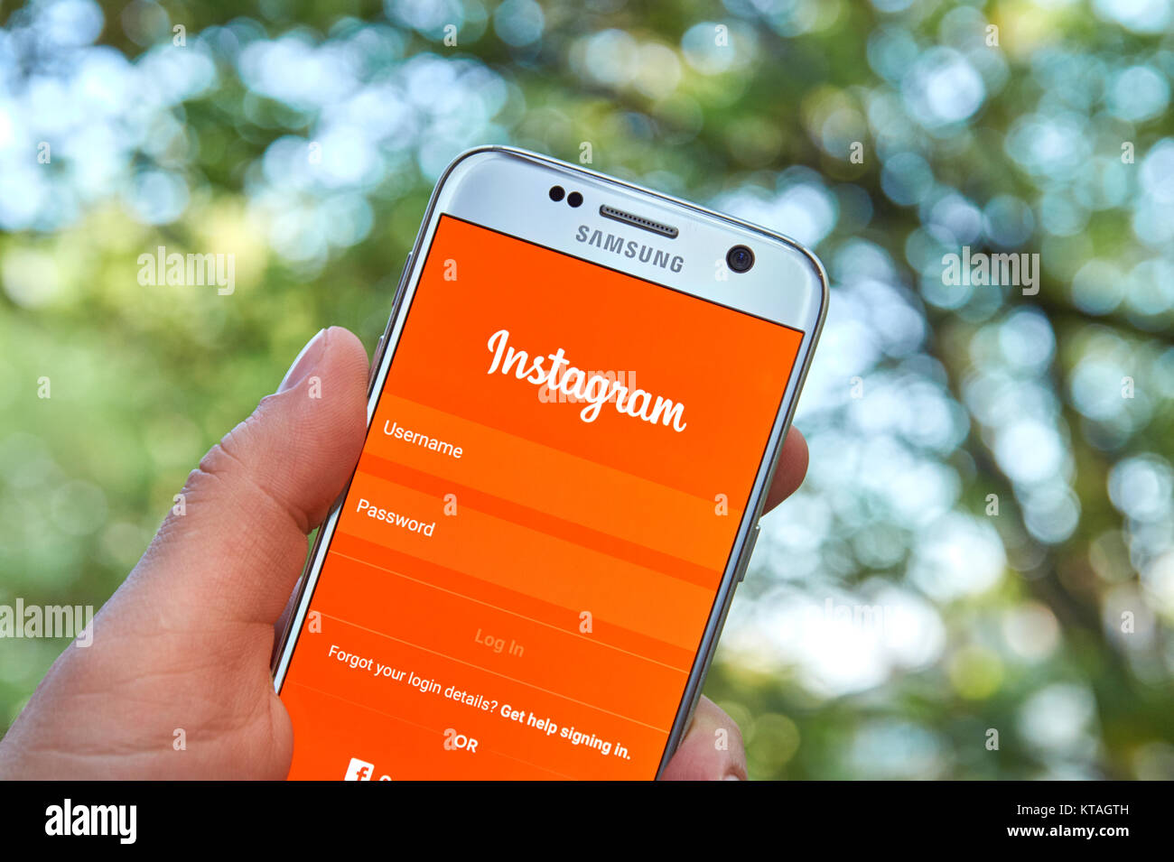 Instagram app icon on a display hi-res stock photography and images - Alamy