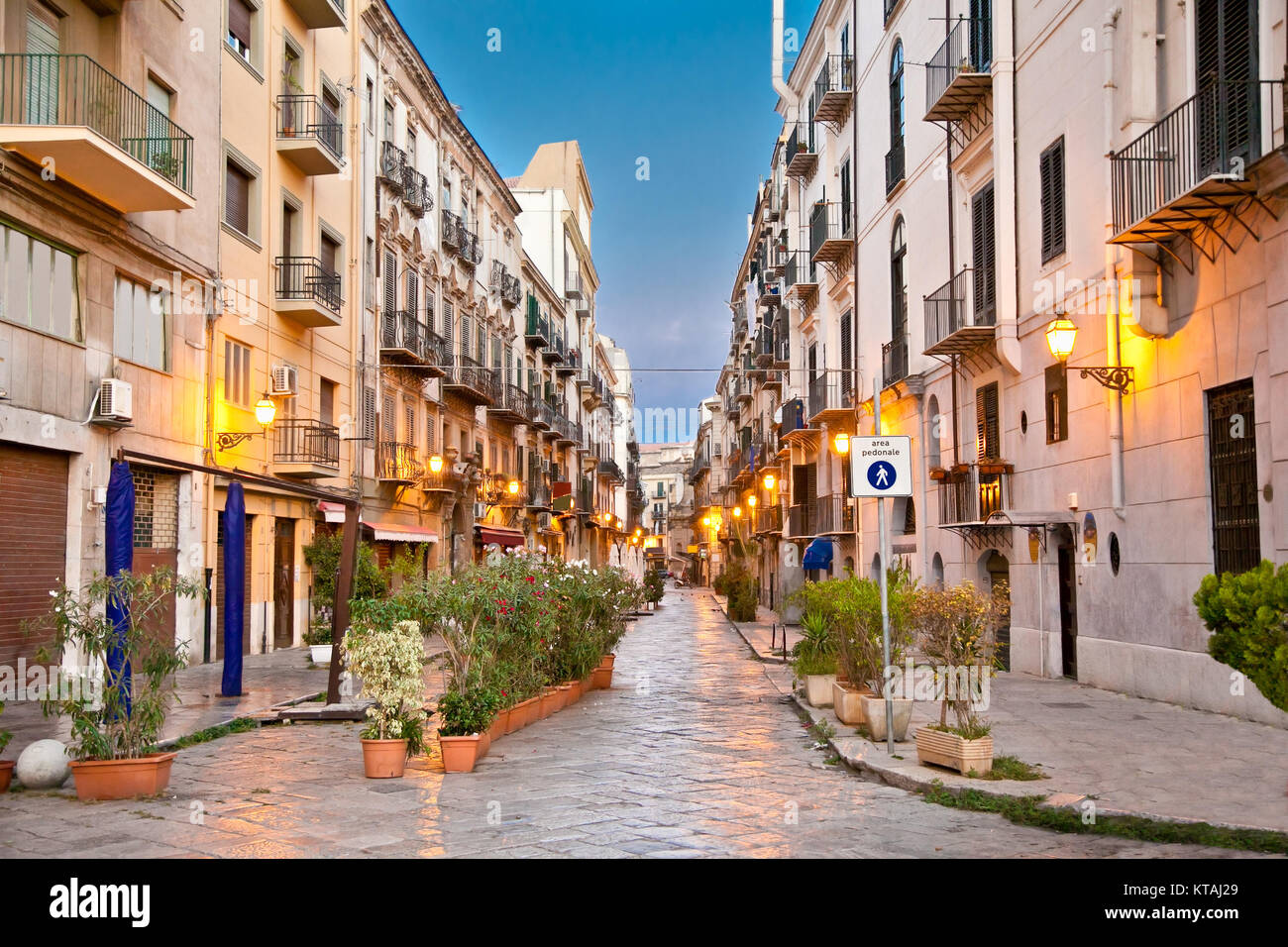 Street in La Kalsa or Mandamento Tribunali, the old Arab quarter of ...