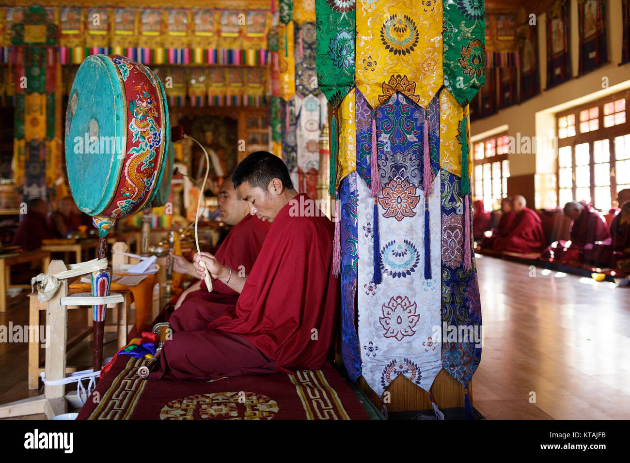 Buddhist monks yellow hat sect hi-res stock photography and images - Alamy