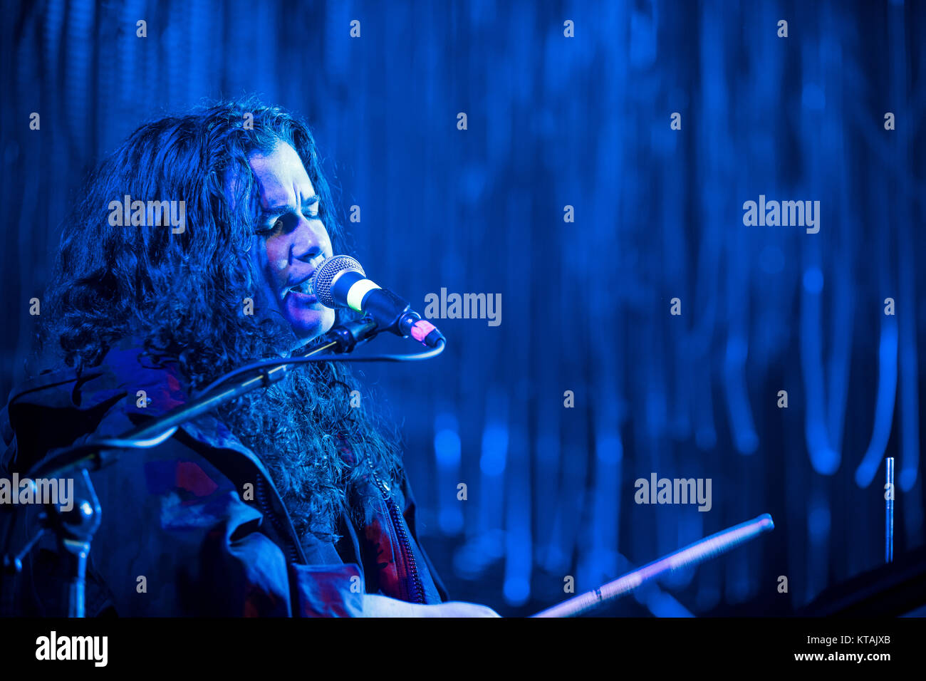 Georgia barnes singer hi-res stock photography and images - Alamy