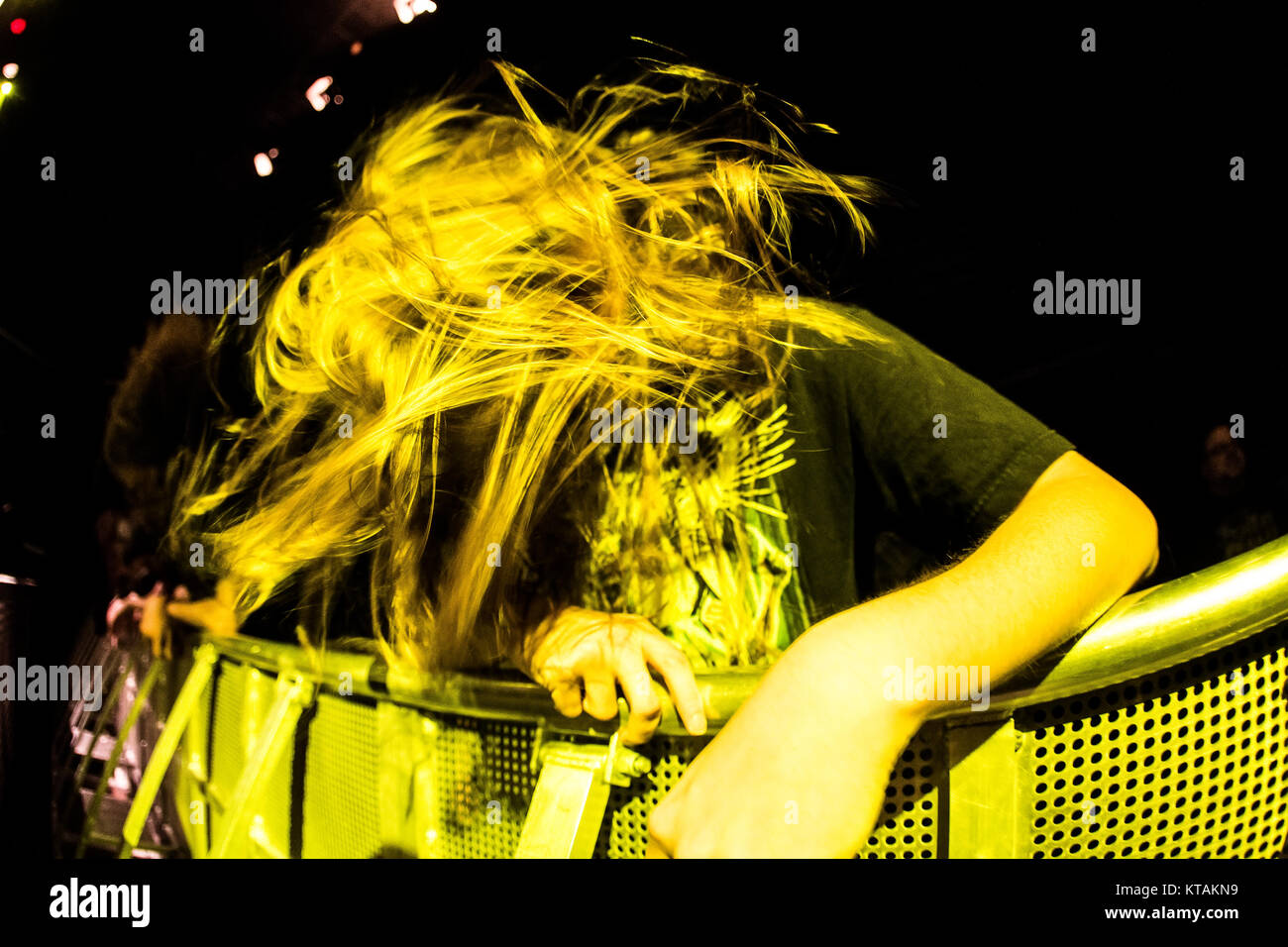 Headbanging hi-res stock photography and images - Alamy