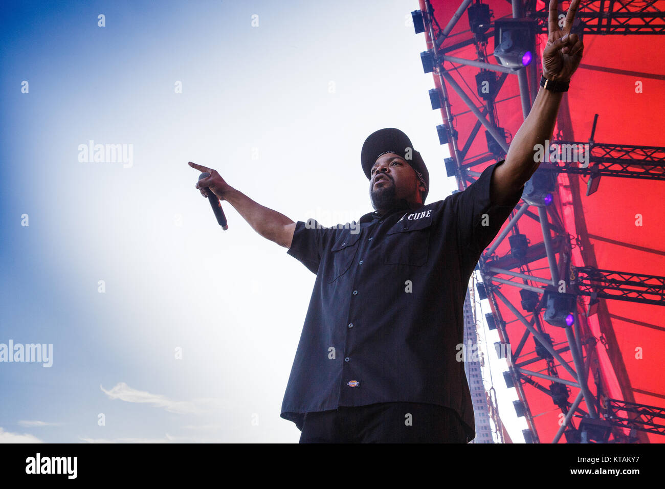 Ice Cube Concert High Resolution Stock Photography and Images - Alamy
