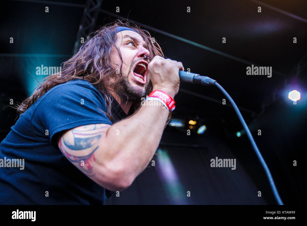 Crossover singer hi-res stock photography and images - Alamy