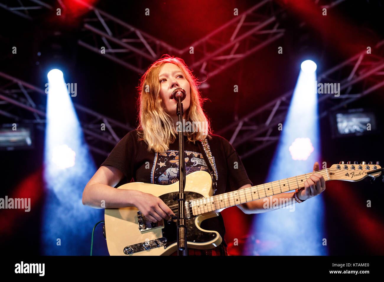The Australian singer, songwriter and musician Julia Jacklin performs a ...