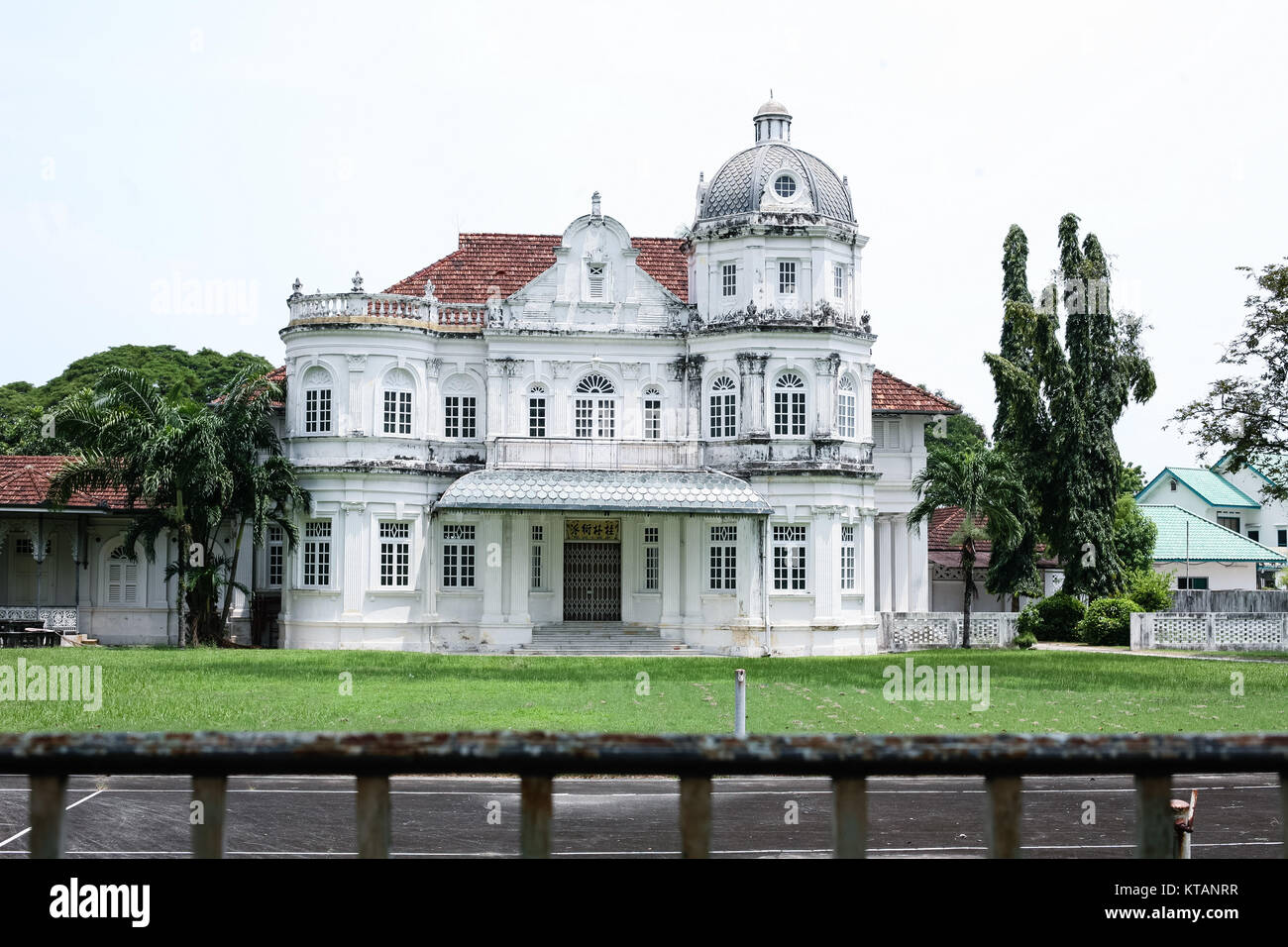 Color architecture narrow streets Stock Photo - Alamy