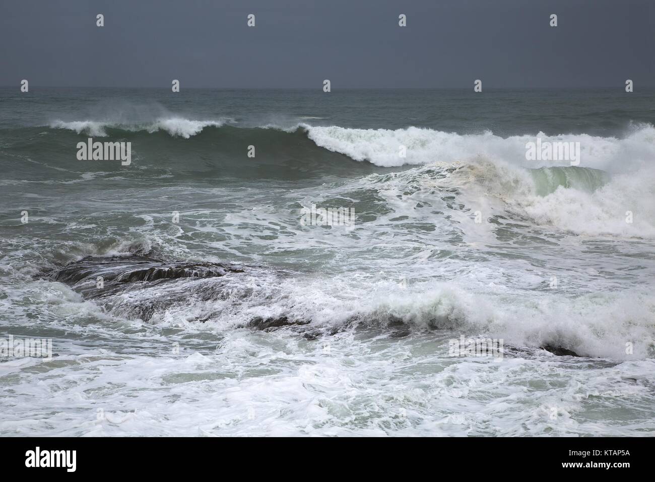 Mighty waves hi-res stock photography and images - Alamy