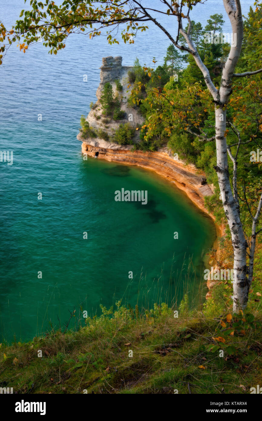 Mineral seep creates incredible colors in the sandstone cliffs on Lake ...