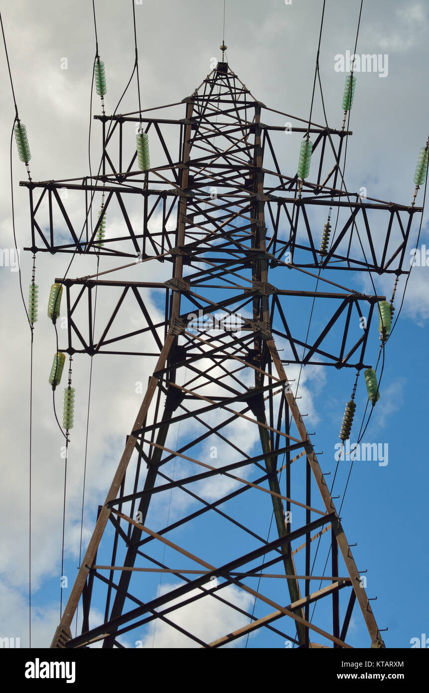 Overhead transmission lines hi-res stock photography and images - Alamy