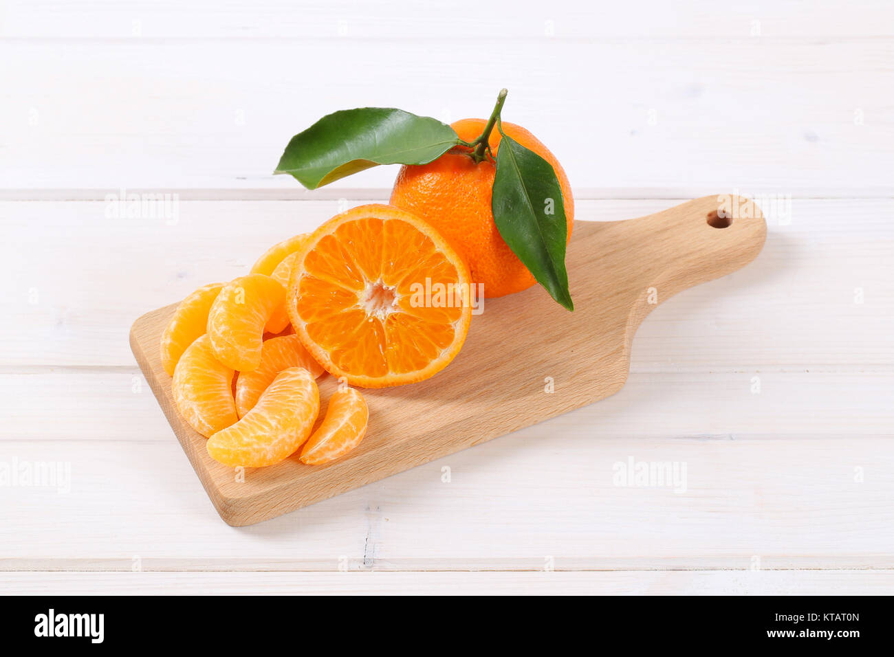 whole and sliced tangerines Stock Photo - Alamy