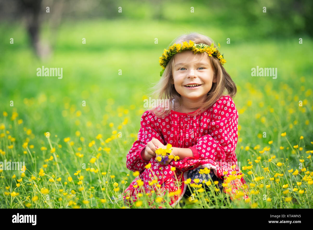 Little girl in spring park Stock Photo - Alamy