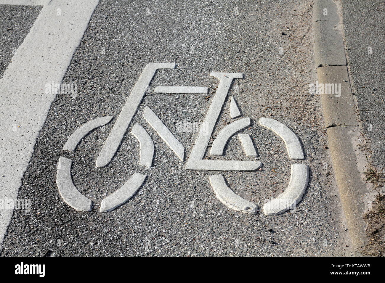 road marking cycle path Stock Photo - Alamy