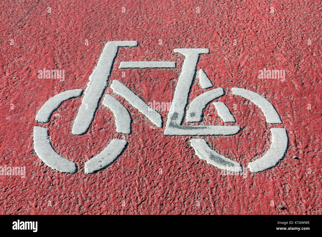 Road marking cycle hi-res stock photography and images - Alamy