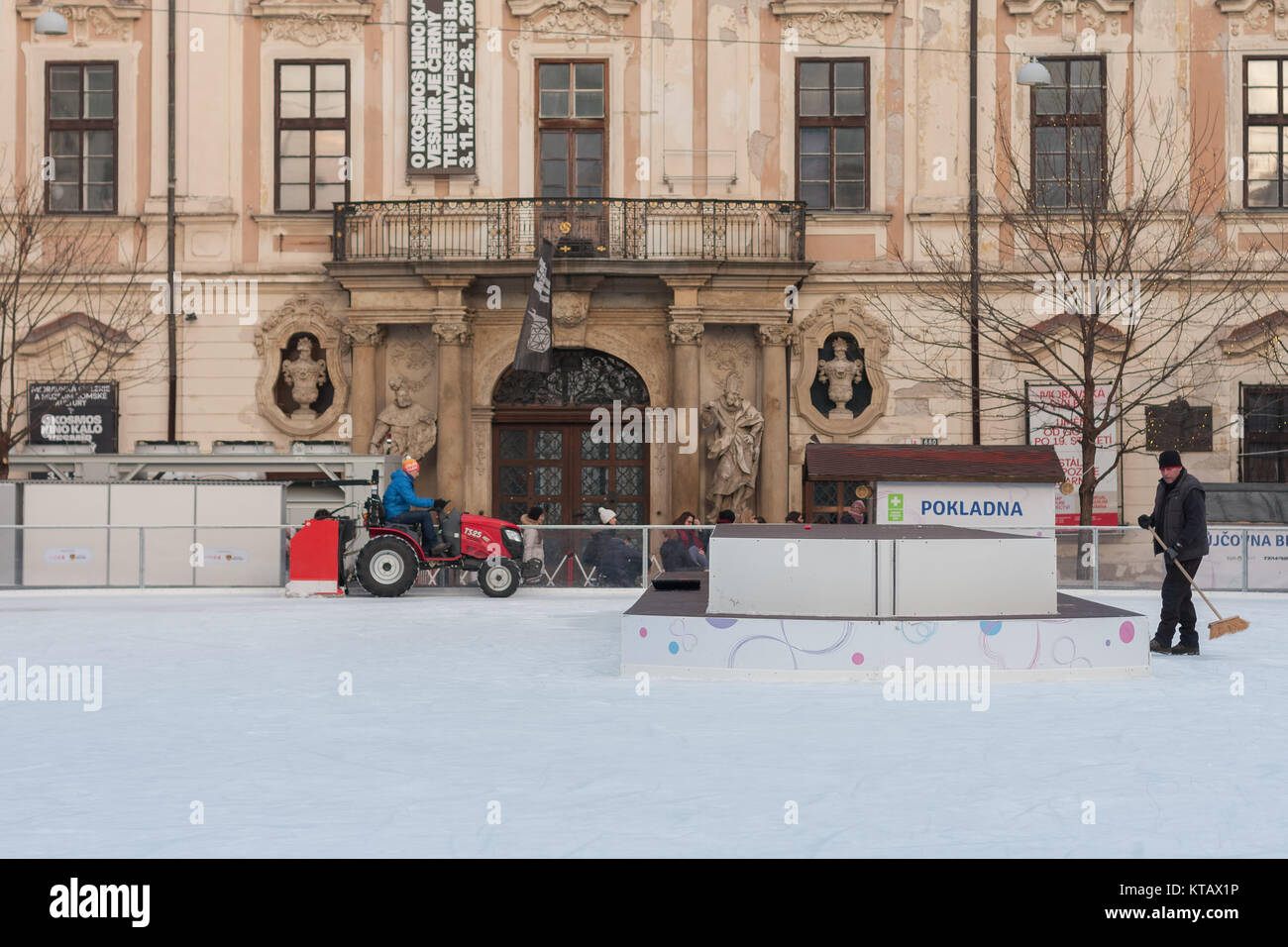 Man cleans tractor hi-res stock photography and images - Alamy