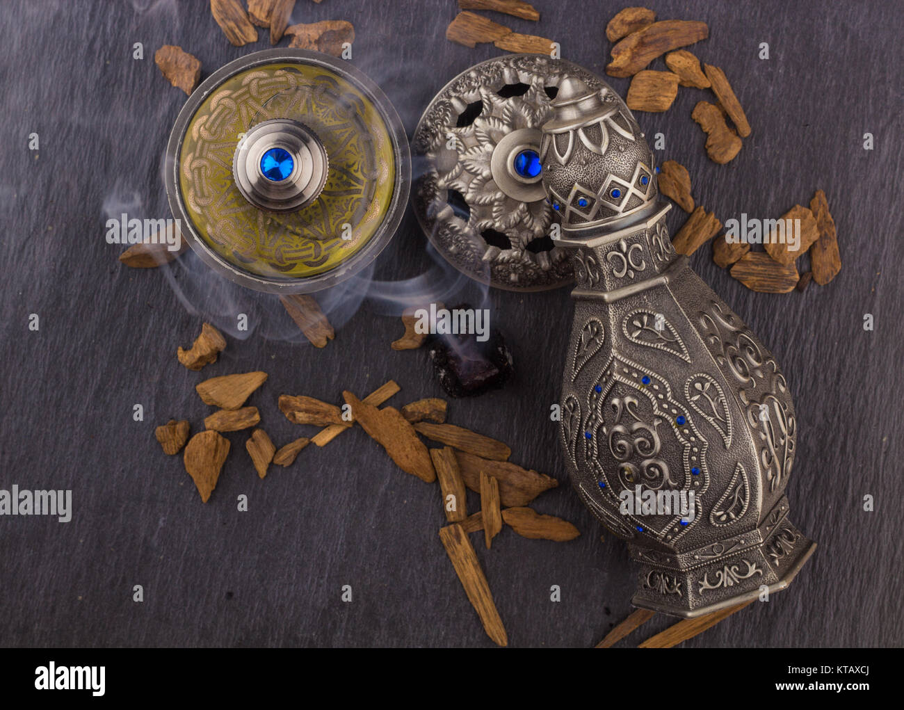 Silver Oriental Artistic Arabian Oud Perfume / Arabian Oud Perfume with ...