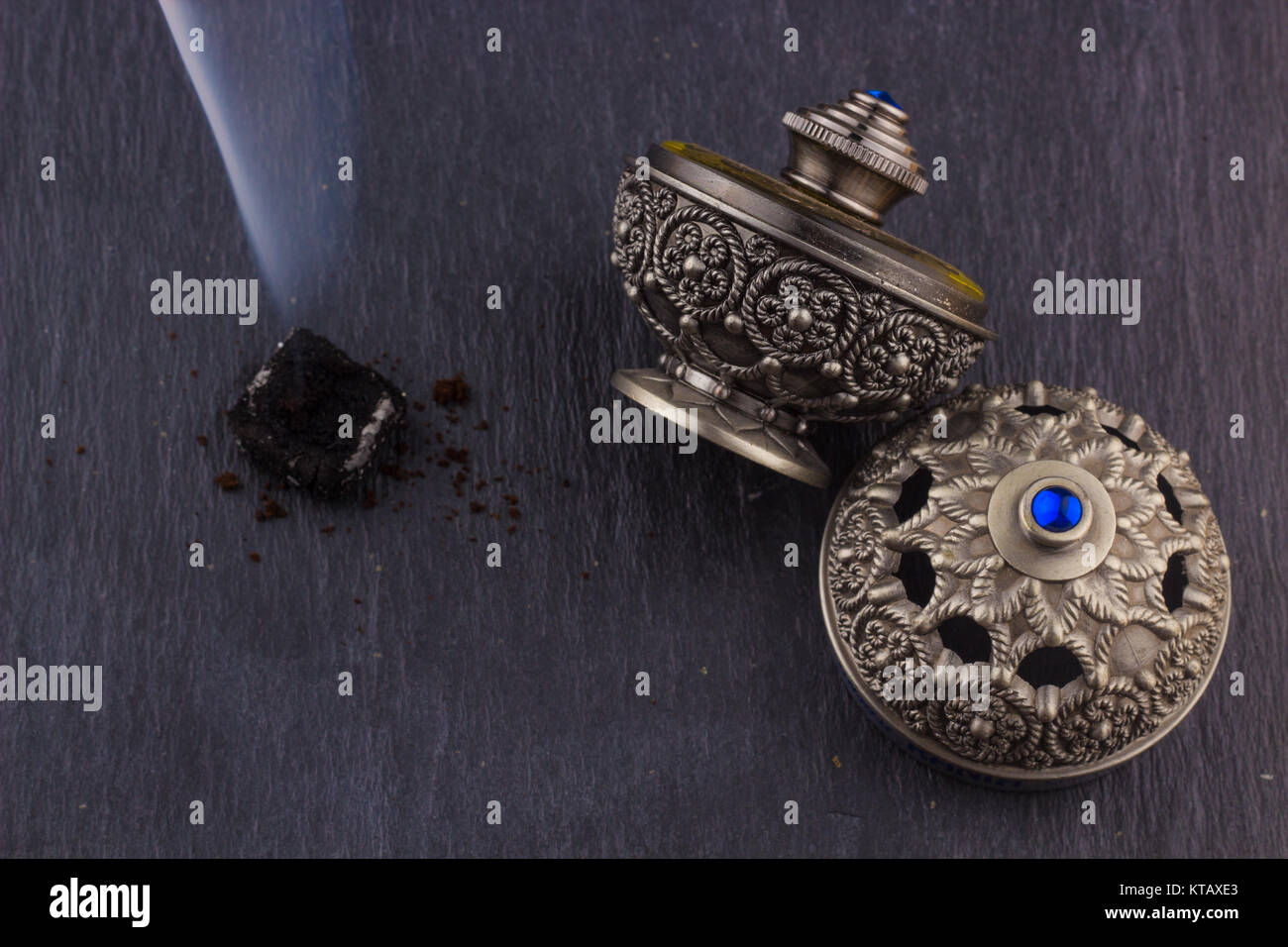 Silver Oriental Artistic Arabian Oud Perfume / Arabian Oud Perfume with ...