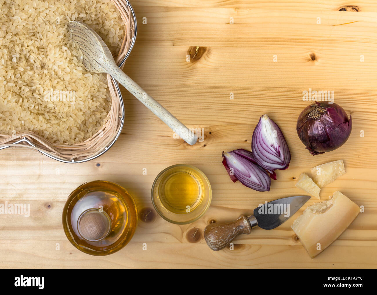 Ingredients for italian saffron rice Stock Photo - Alamy