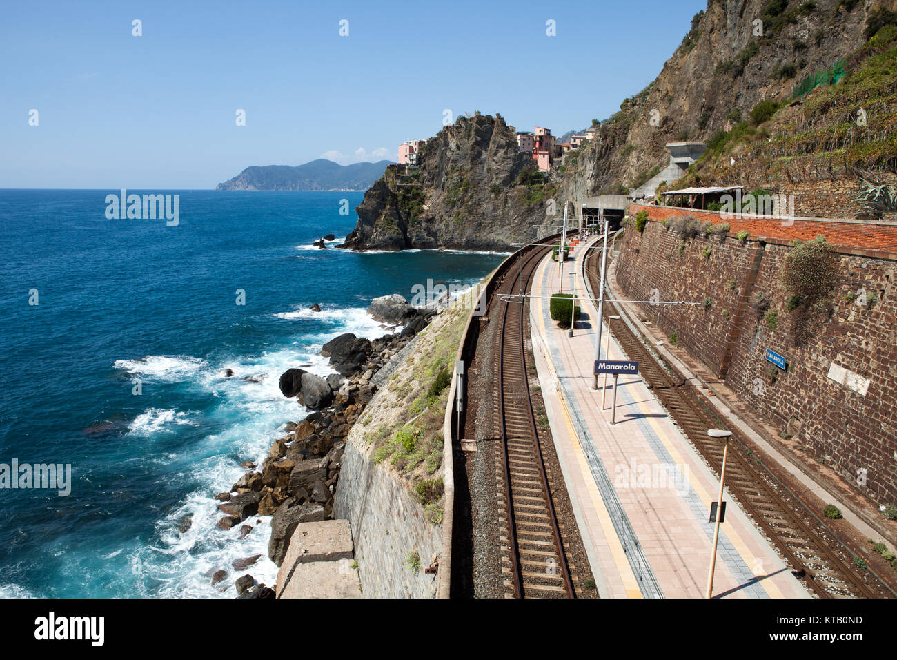 Corniglia railway train station hi-res stock photography and images - Alamy