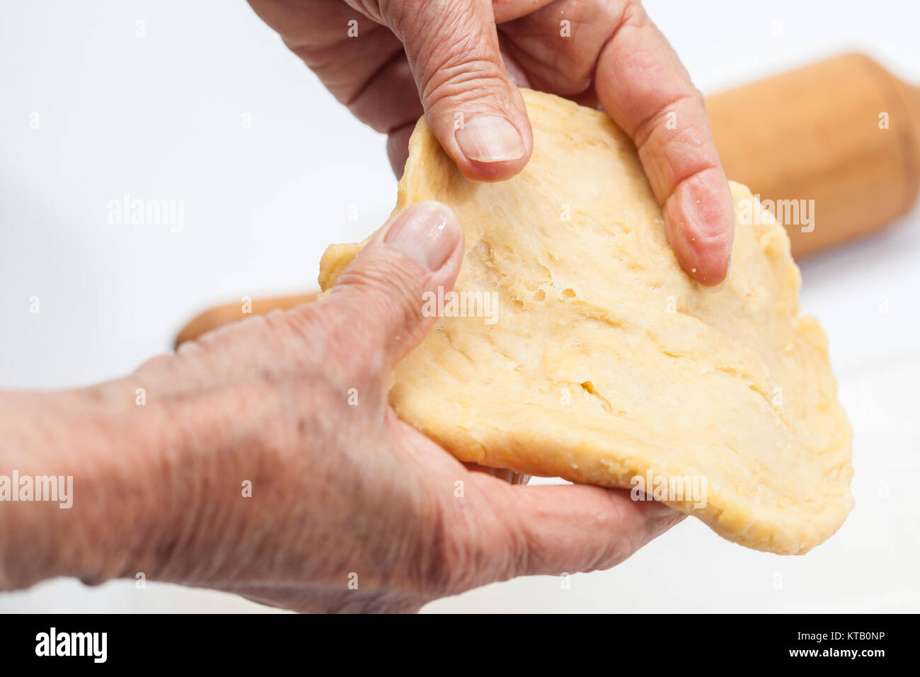 Ravioli Preparation : Stretching pasta dough Stock Photo - Alamy