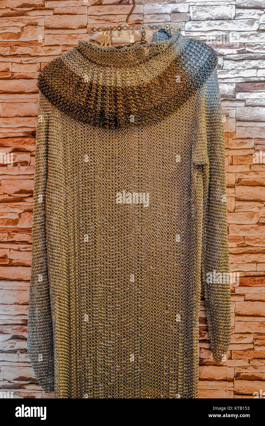 Gold body chain hi-res stock photography and images - Alamy