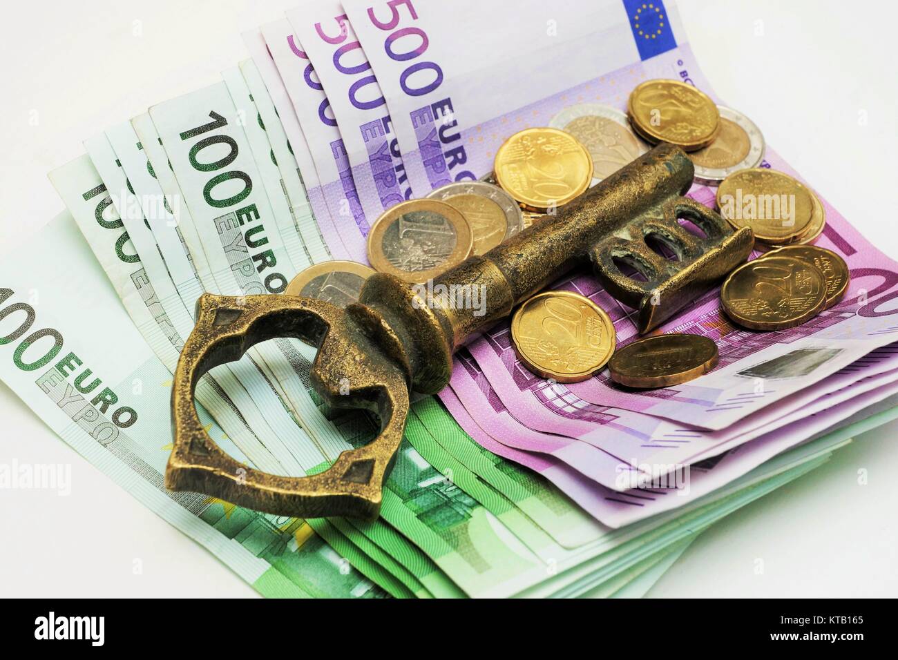 key and money Stock Photo - Alamy