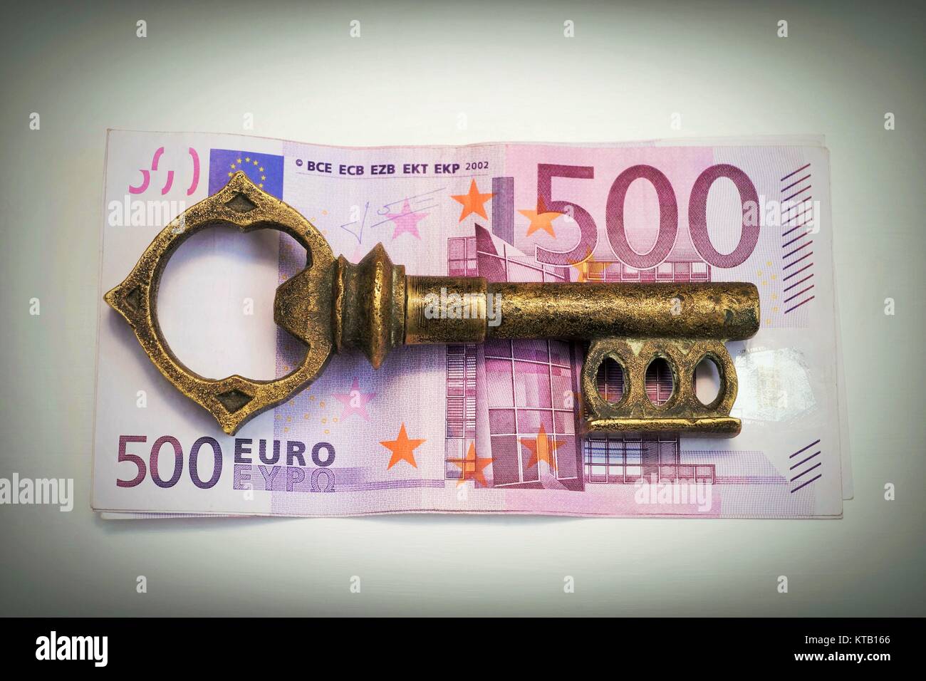 key and money Stock Photo - Alamy