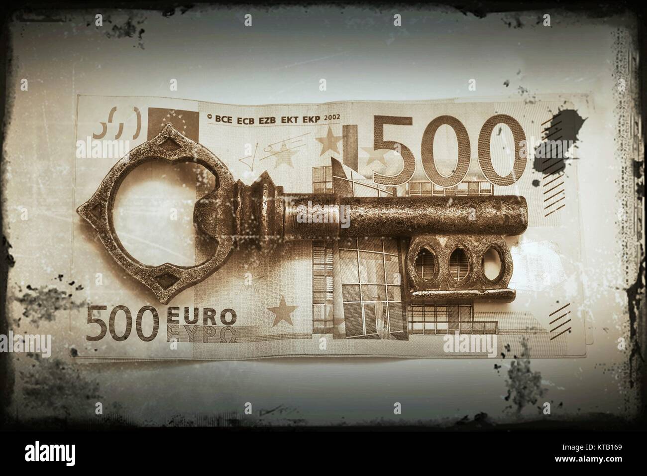 key and money Stock Photo - Alamy