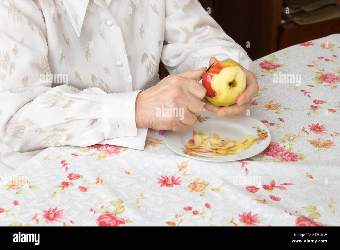 Peeling apple hands hi-res stock photography and images - Alamy