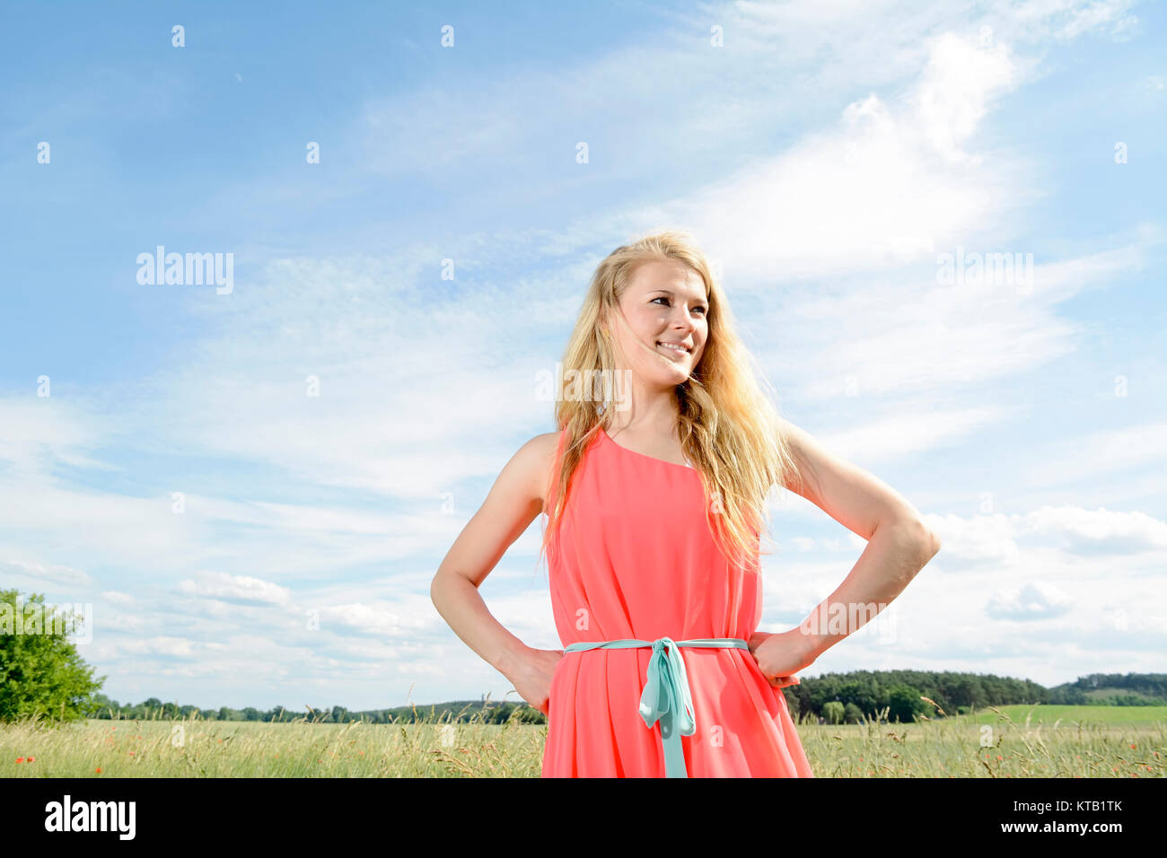 Blondine teenager mädchen hi-res stock photography and images - Alamy