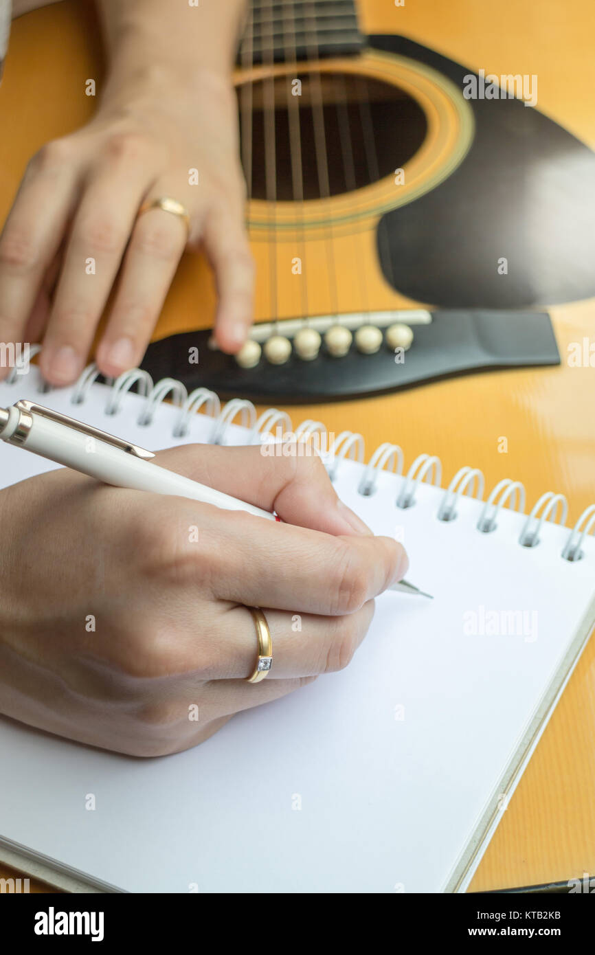 Hand pen music sheet hi-res stock photography and images - Alamy