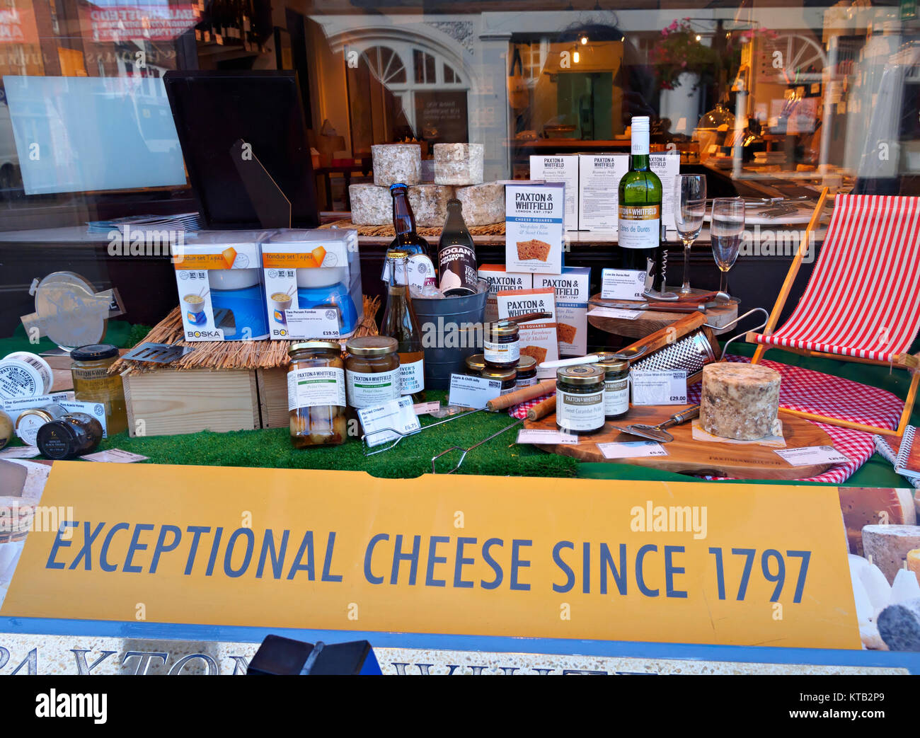 Cheese shop window hi-res stock photography and images - Alamy
