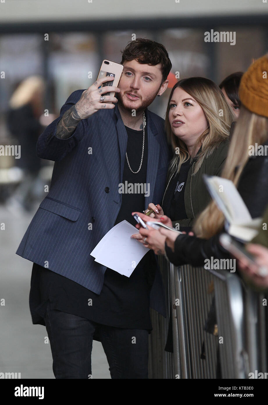 Bbc radio studios hi-res stock photography and images - Alamy