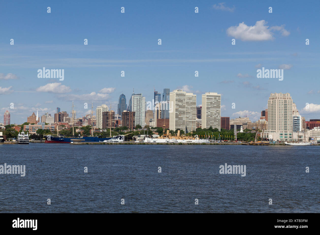 Downtown skyline philadelphia hi-res stock photography and images - Alamy