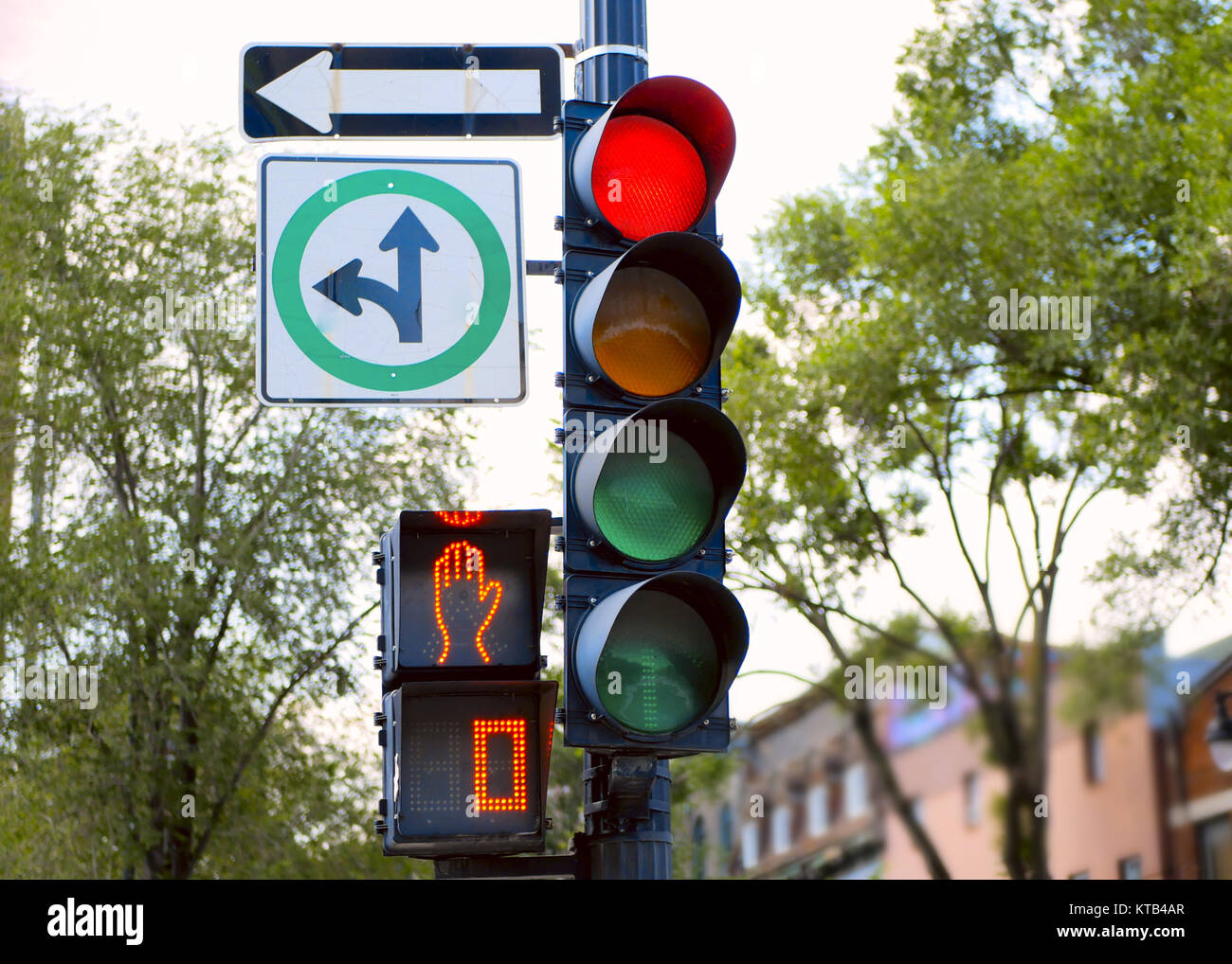 Car and pedestrian Crossing Countdown Sign Stock Photo - Alamy