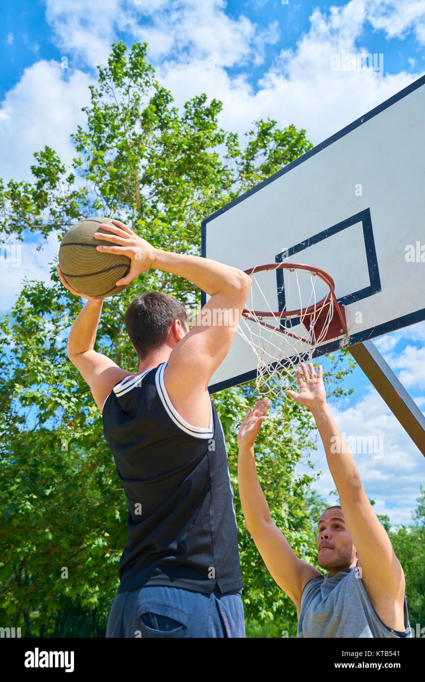 Young boys playing basketball Stock Photo - Alamy