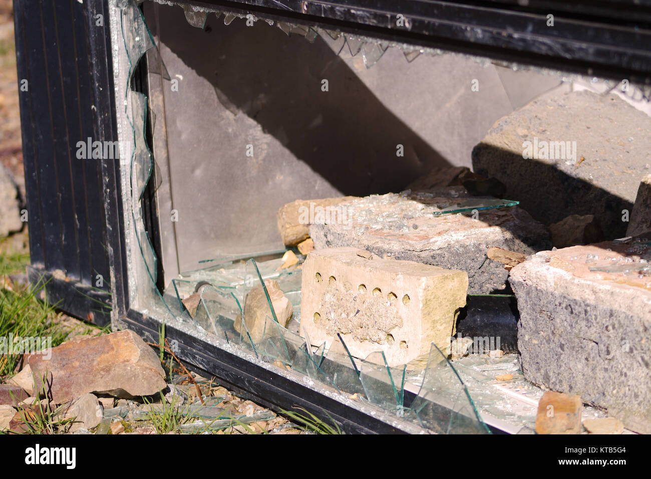 Vandalized vending machine hi-res stock photography and images - Alamy