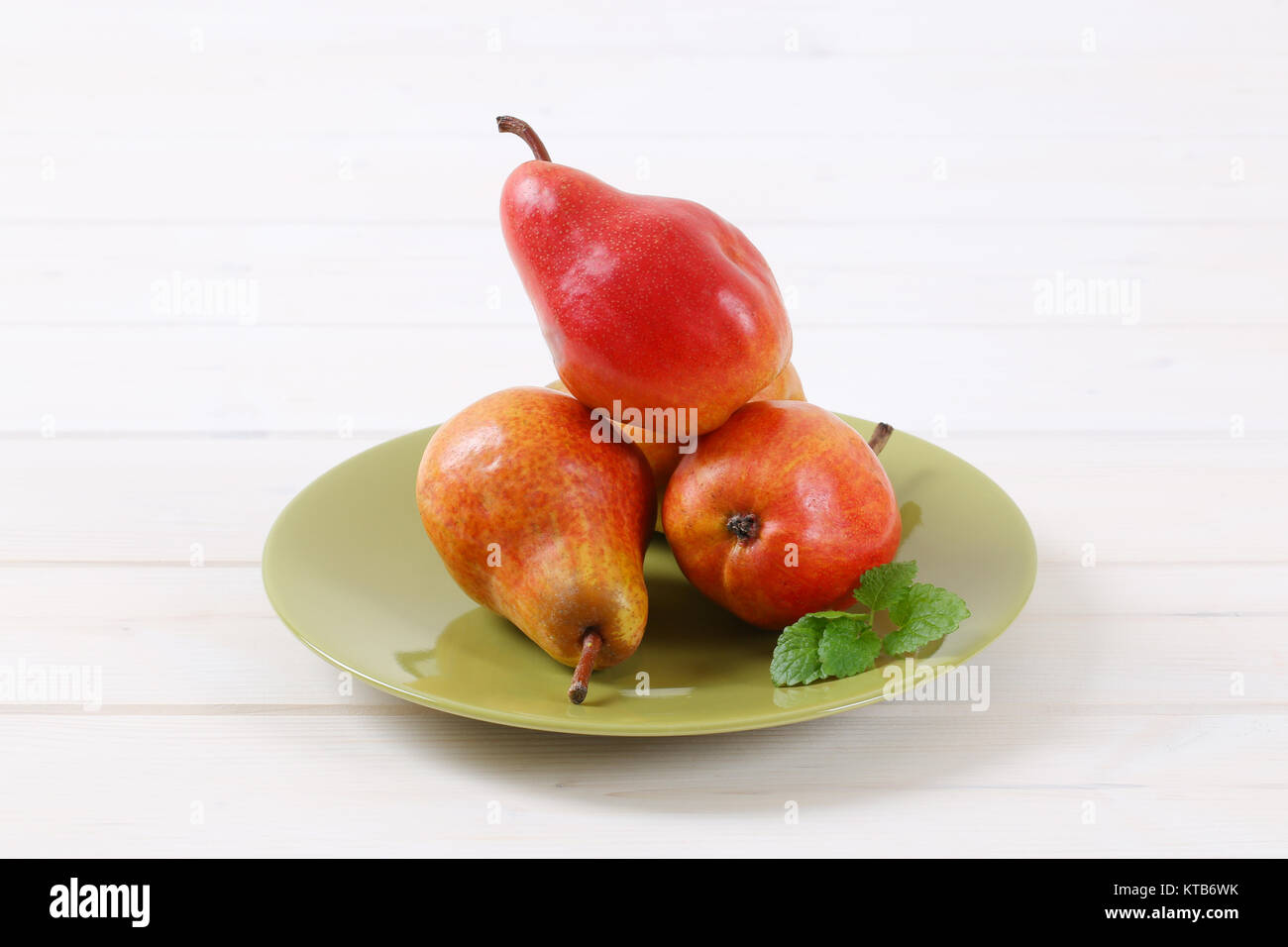 ripe red pears Stock Photo - Alamy