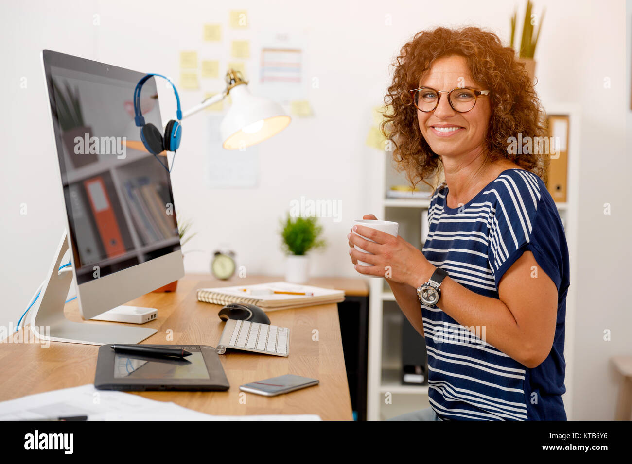 Coffee break at work Stock Photo - Alamy