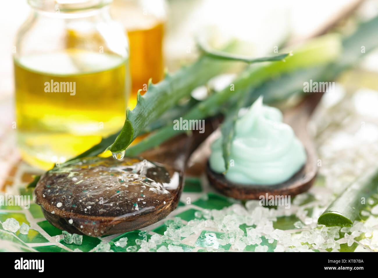 Aloe skin care products Stock Photo - Alamy