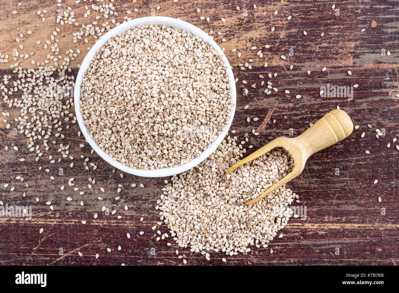 Unpeeled sesame seeds hi-res stock photography and images - Alamy