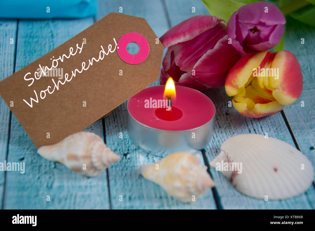 Schönes Wochenende - Schild mit Dekoration Stock Photo - Alamy