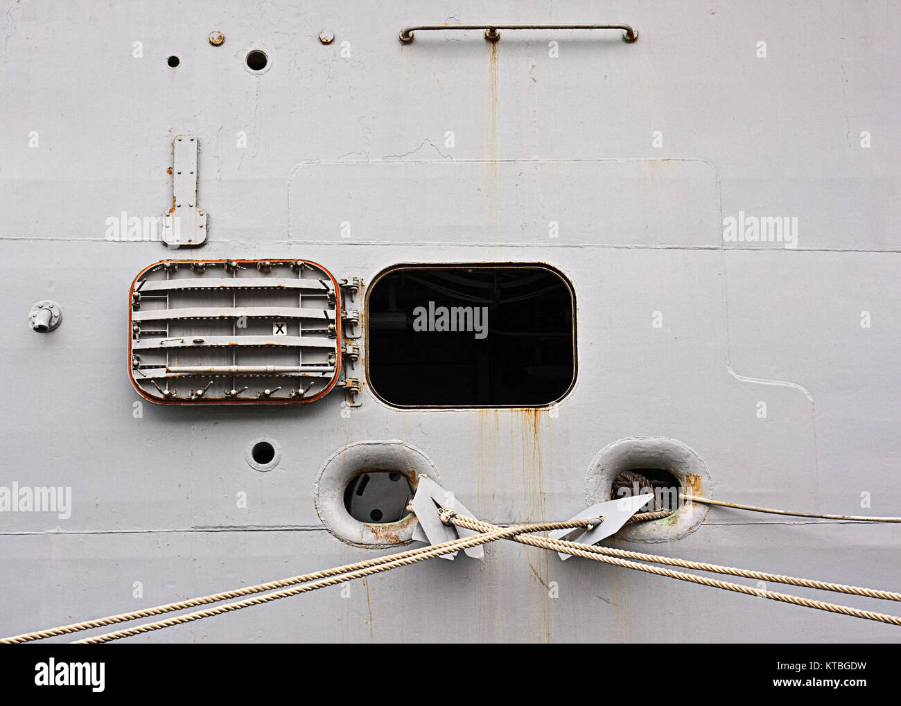 Open vessels hi-res stock photography and images - Alamy