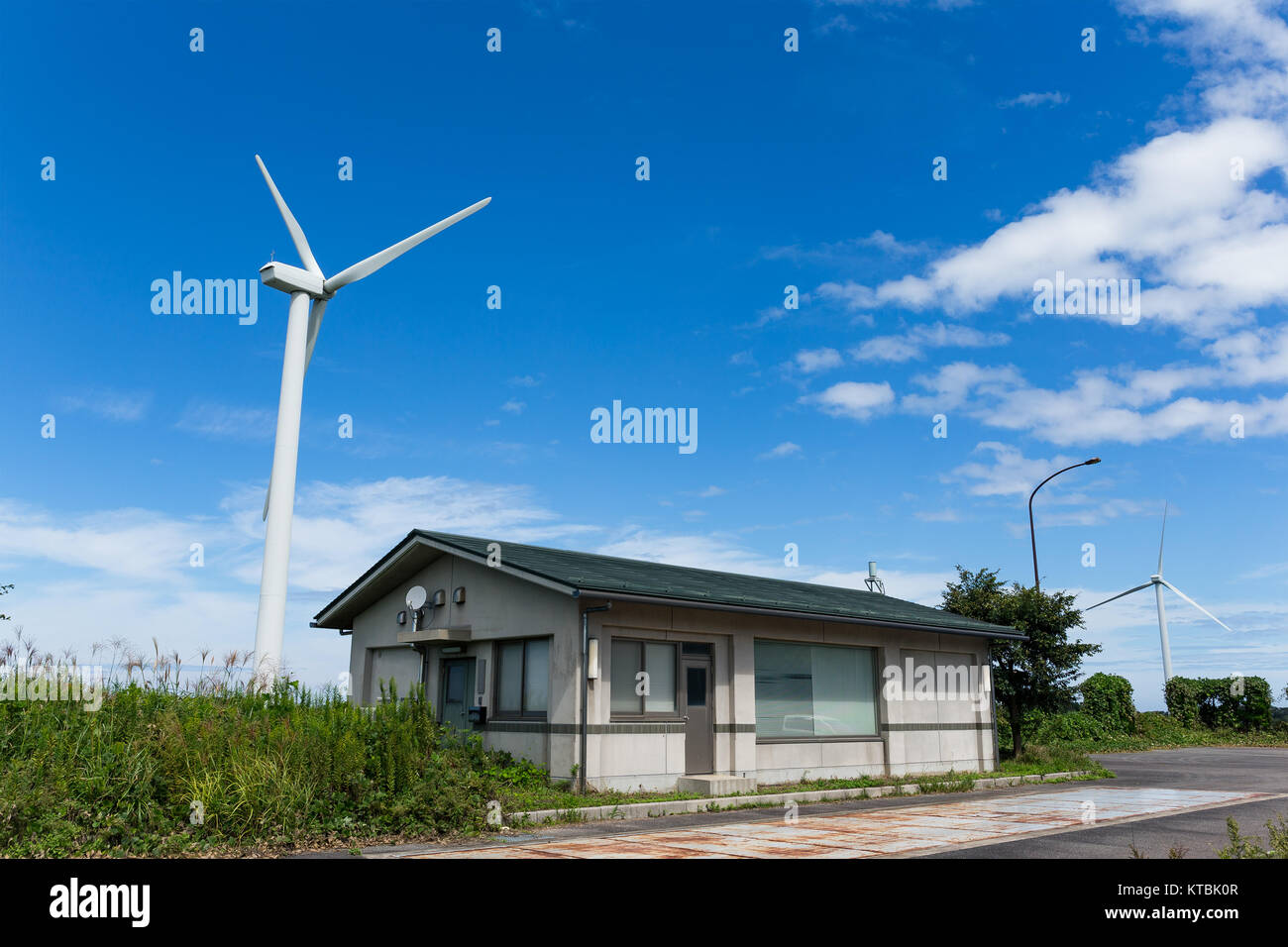Wind turbine and house Stock Photo - Alamy