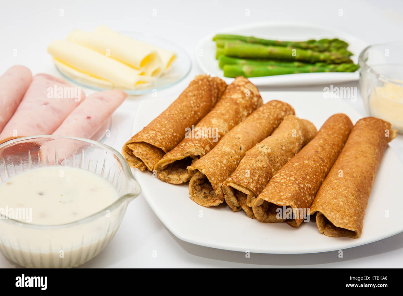 Quinoa crepes preparation : Rolled quinoa crepes and filling ...