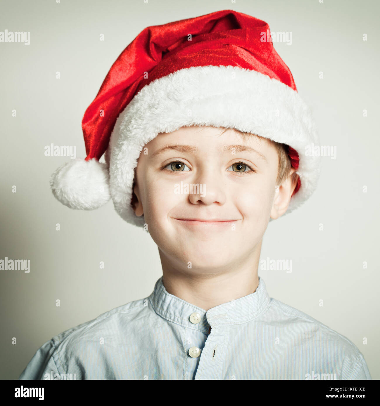 Little boy with hat hi-res stock photography and images - Alamy