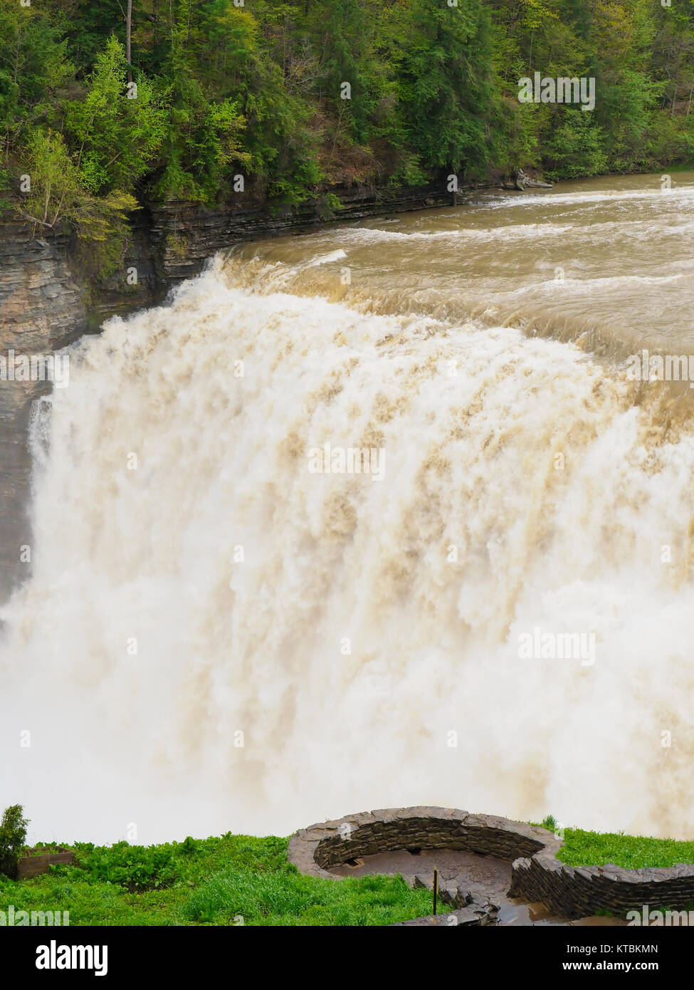 Middle falls letchworth state park hi-res stock photography and images ...