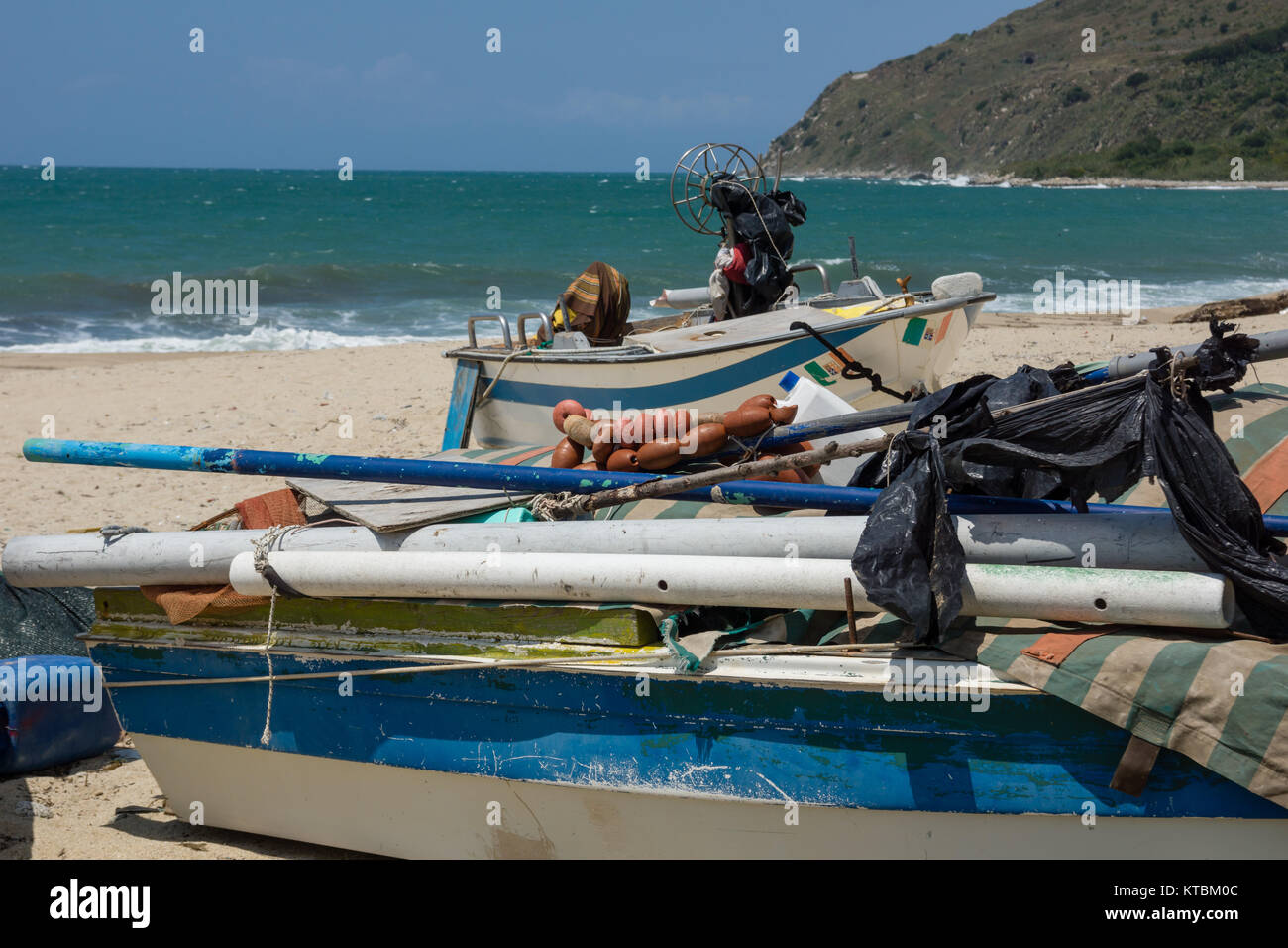 White rotten boat hi-res stock photography and images - Alamy