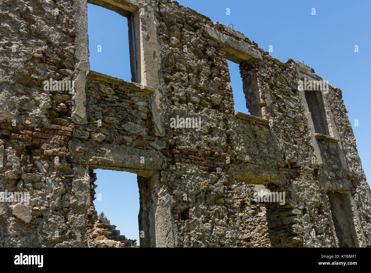 ruin of a house Stock Photo - Alamy