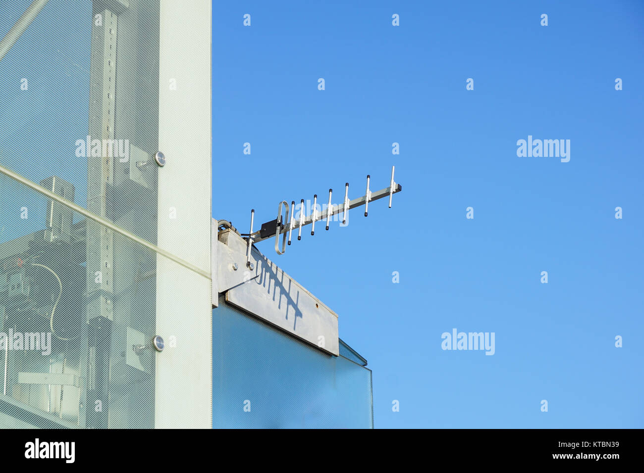 Building with cell tower antennas hi-res stock photography and images - Alamy