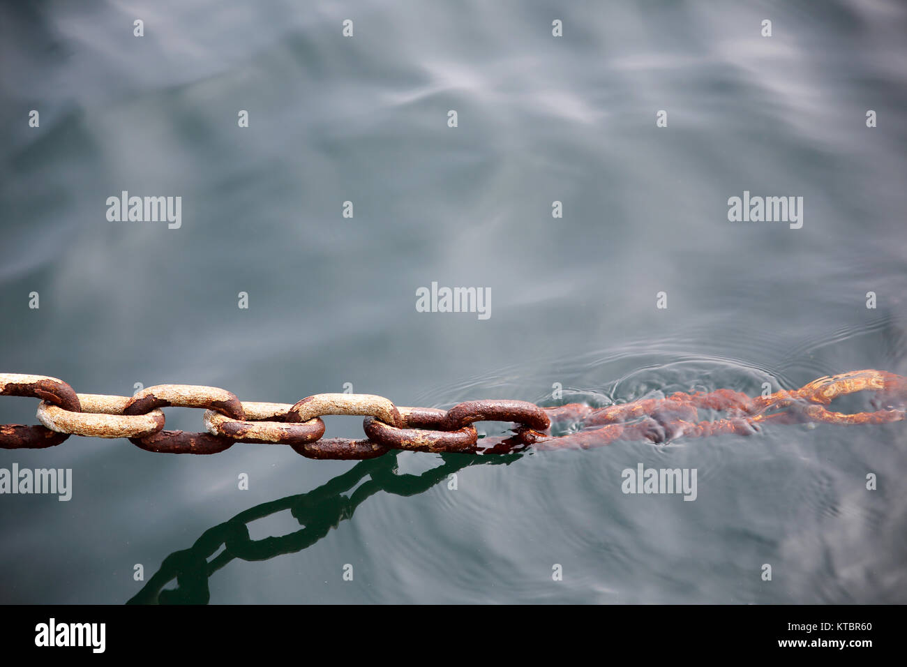 Rusty industrial iron chain Stock Photo - Alamy
